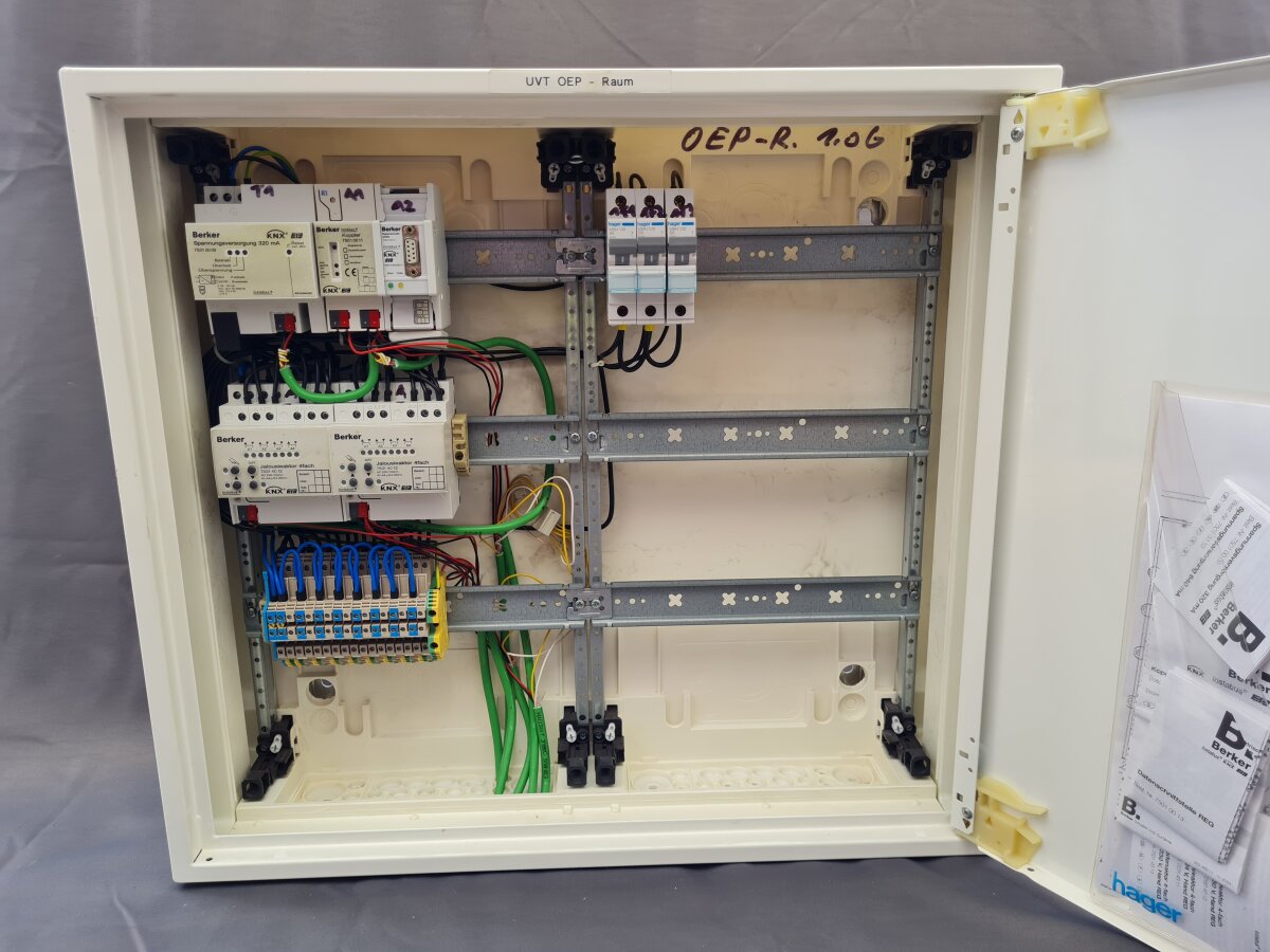 Schaltschrank Hager bestückt mit KNX, 164,66